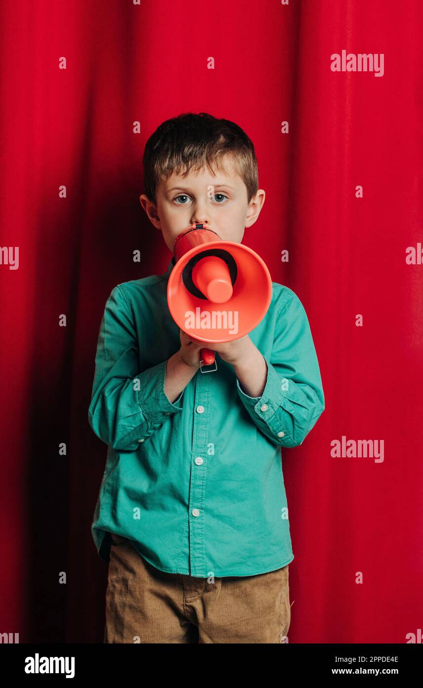 People talking megaphone hi-res stock photography and images - Alamy