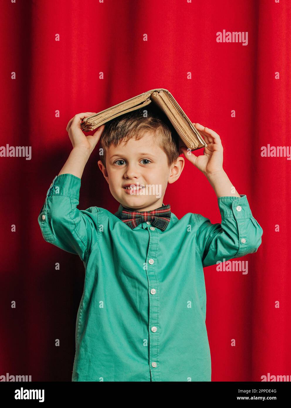 Red head children hi-res stock photography and images - Alamy