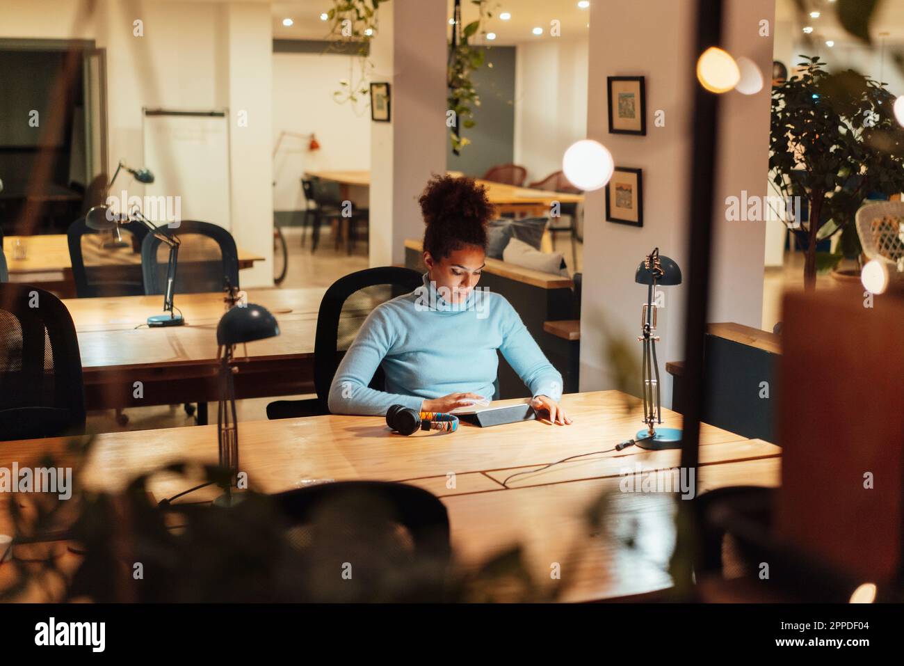 Woman working office night hi-res stock photography and images - Alamy