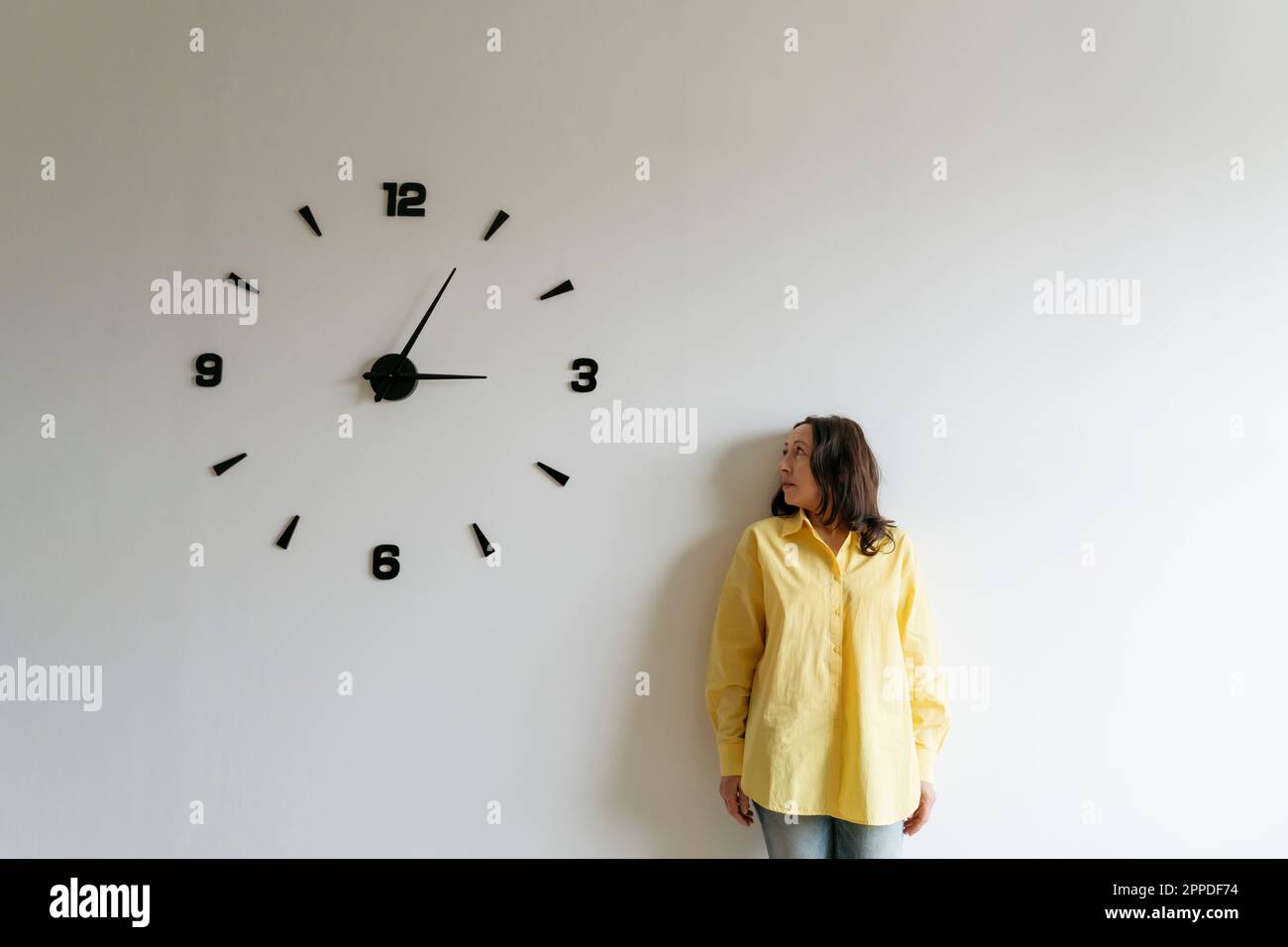 Large clock hi-res stock photography and images - Alamy