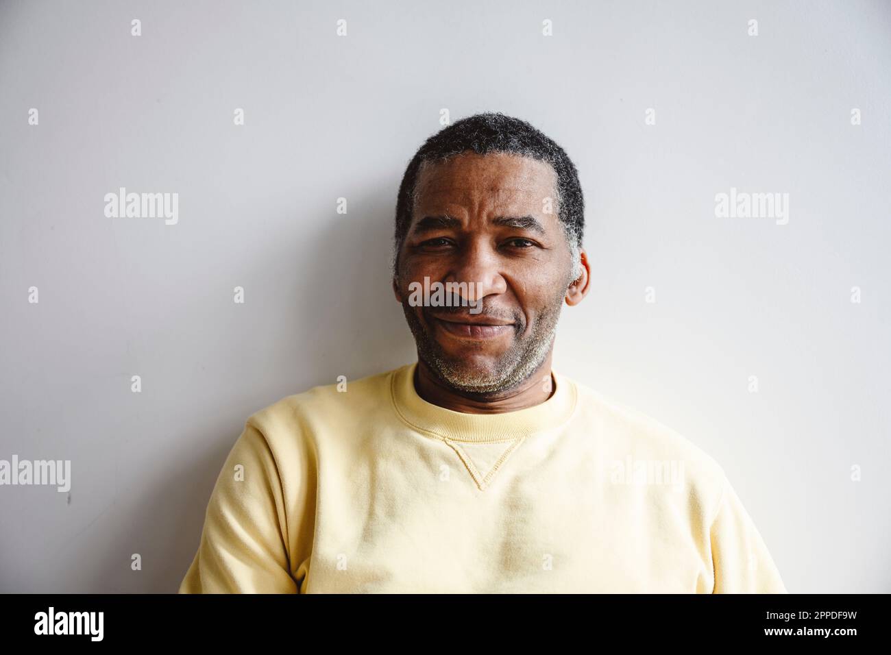 Man leaning on white hi-res stock photography and images - Alamy