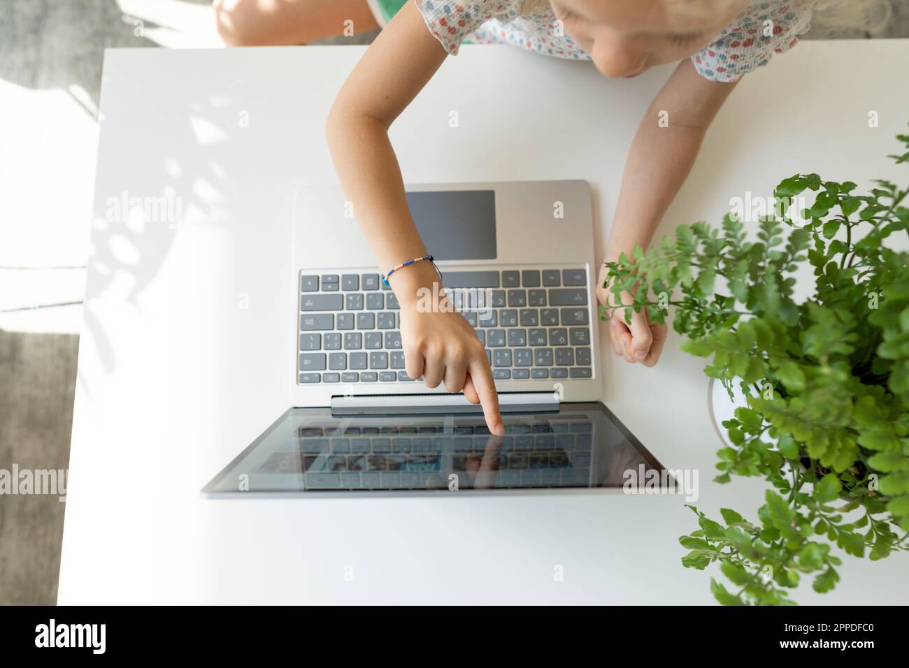 Screen of laptop hi-res stock photography and images - Alamy