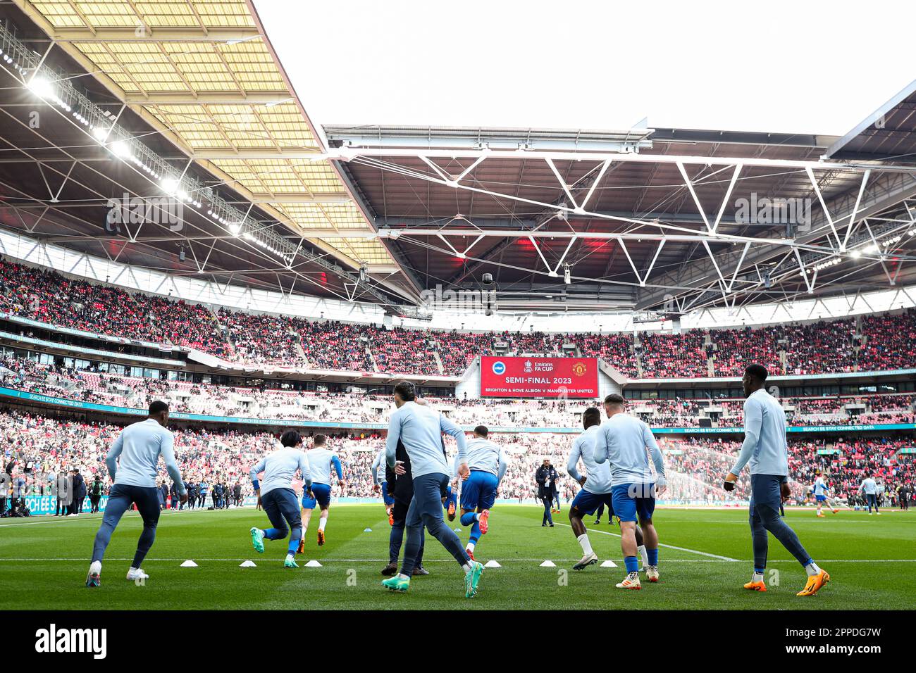 Hove albion players warm up hi-res stock photography and images - Alamy