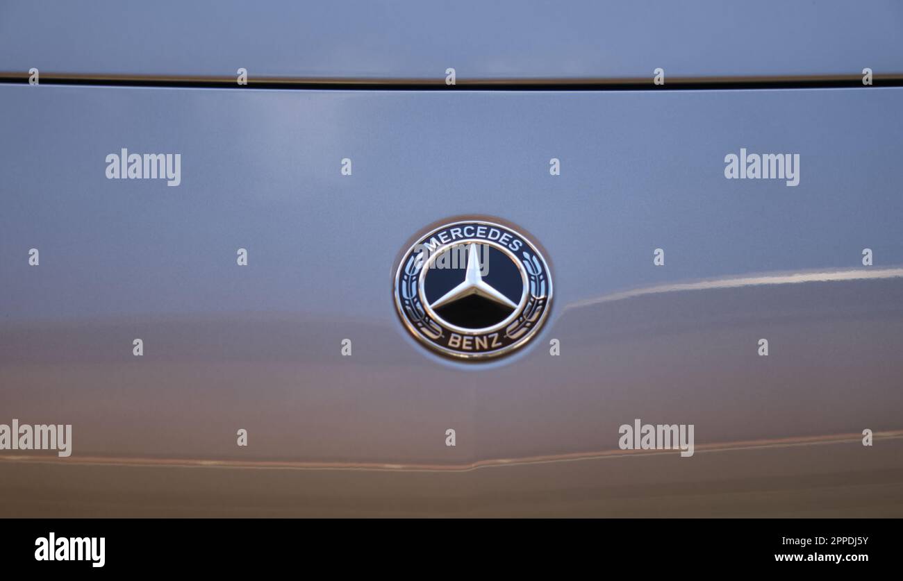 Mercedes-Benz A250 Mercedes Benz Bonnet Badge Stock Photo - Alamy