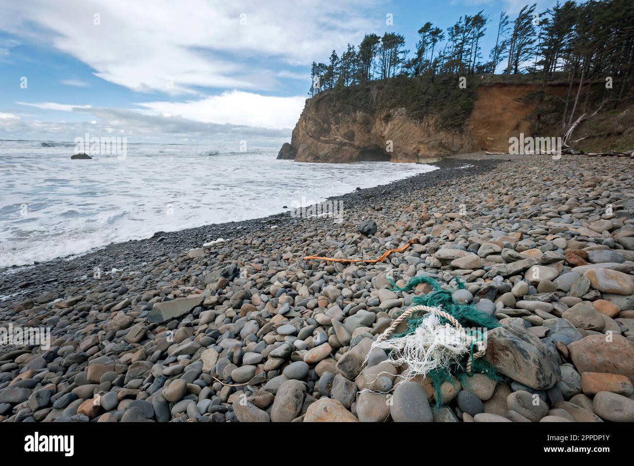 Pieces of fishing net littering the beach Stock Photo - Alamy