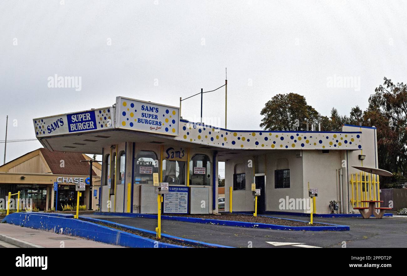 Sam's Super Burger restaurant built in 1950 in San Lorenzo, California ...