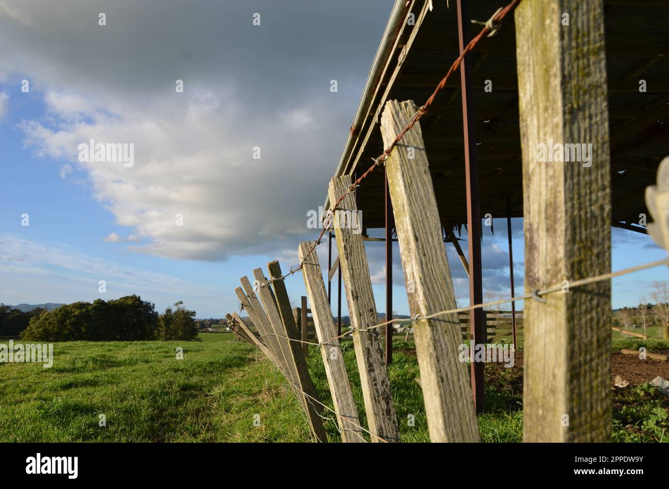 Old 8 Wire Battened Farm Fence Stock Photo - Alamy