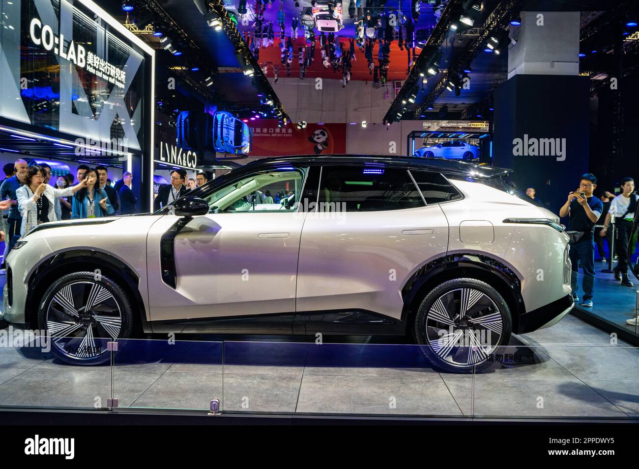 Lynk & Co 08 EM-P PHEV SUV on display at the 2023 Shanghai Auto Show Stock Photo - Alamy