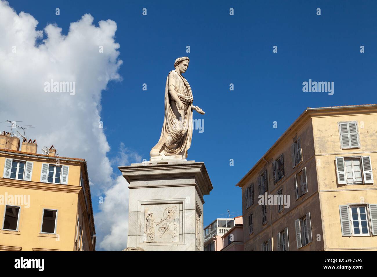 Statue of napoleon in roman garb hi-res stock photography and images ...
