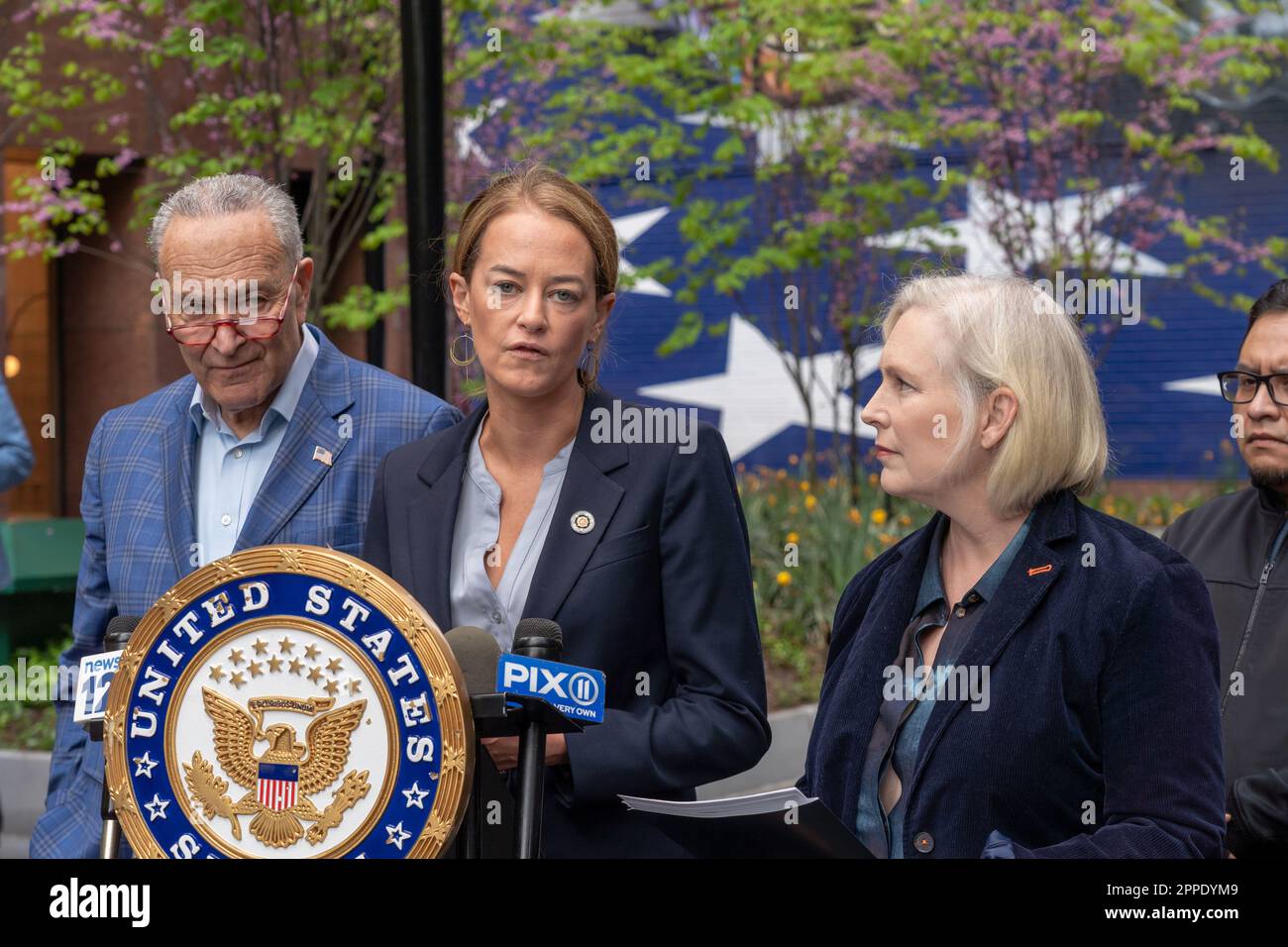 Laura kavanagh fdny hi-res stock photography and images - Alamy