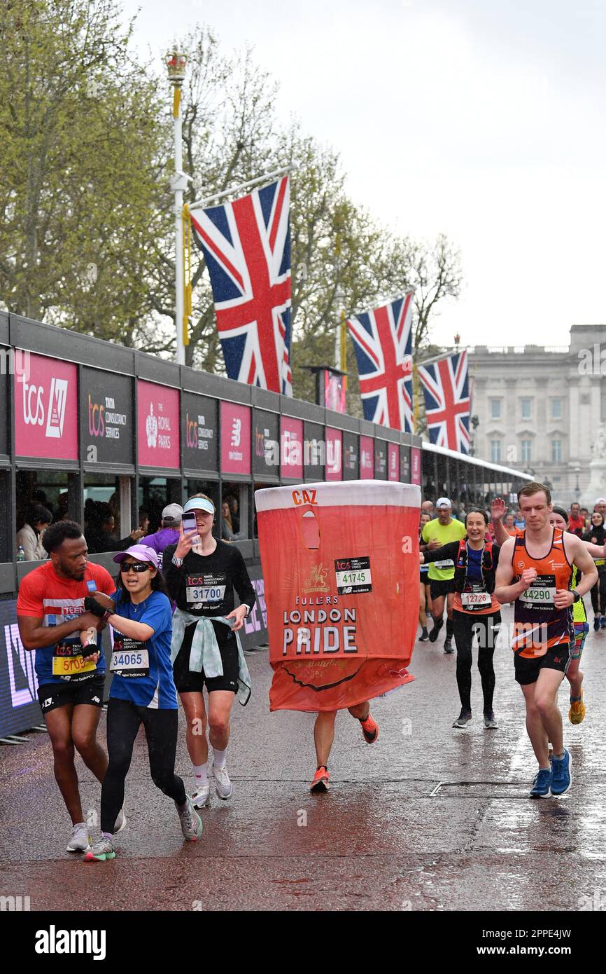 London, UK. 23rd Apr, 2023. TCS 2023 London Marathon; Runners celebrate ...