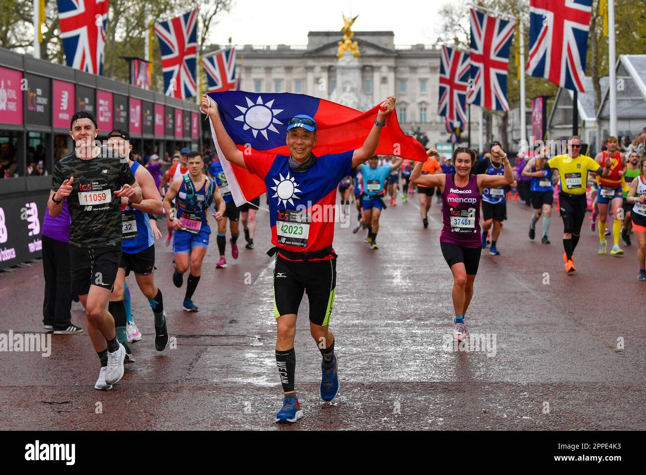 Tcs london 2023 marathon hi-res stock photography and images - Alamy