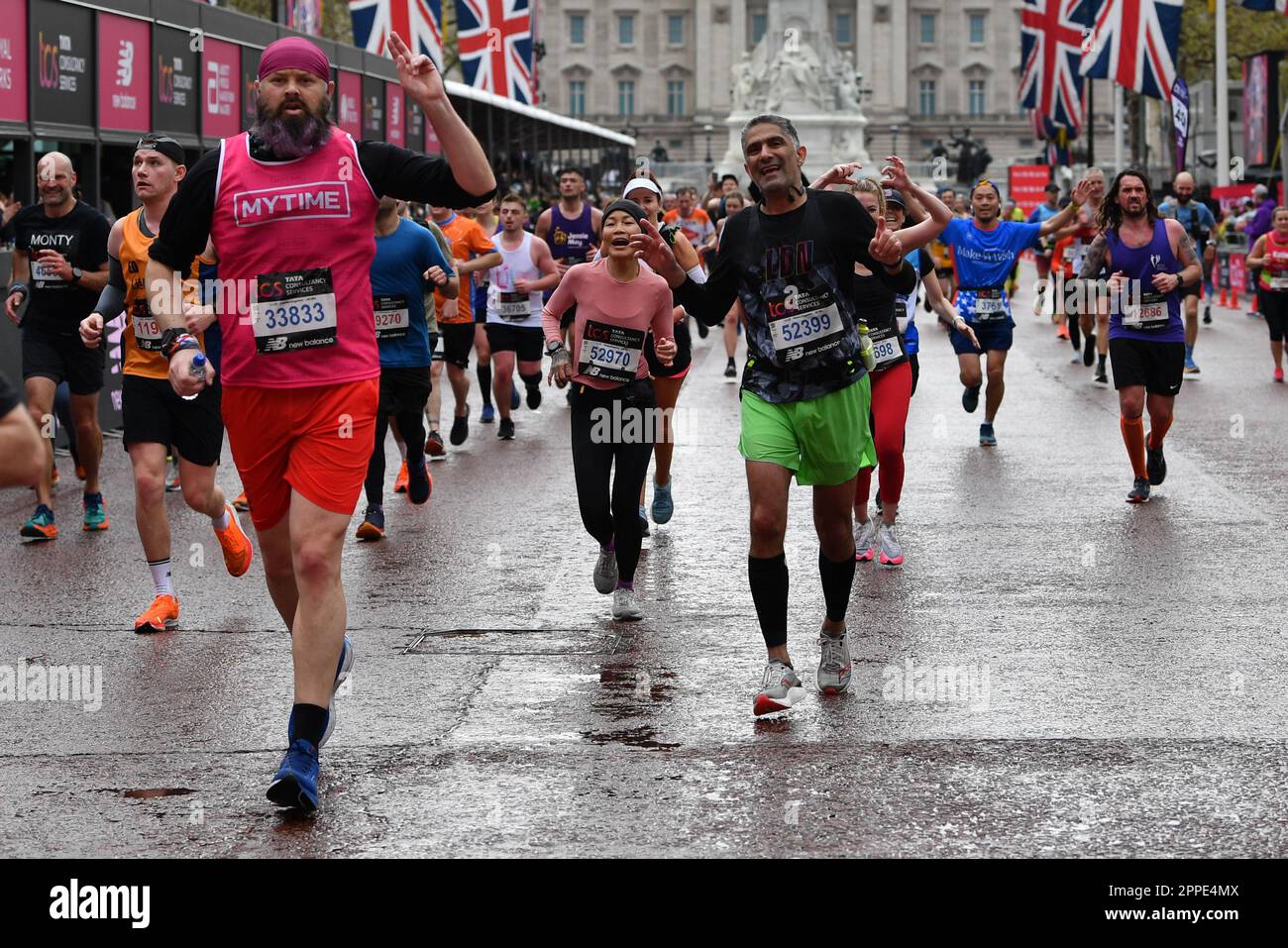 London, UK. 23rd Apr, 2023. TCS 2023 London Marathon; Runners celebrate ...