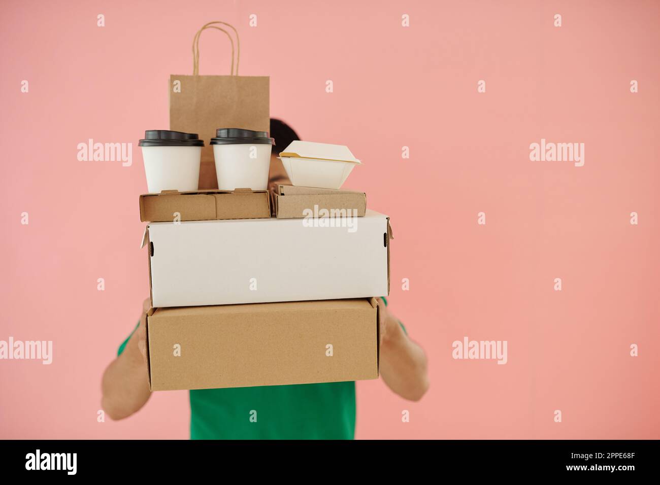 Man recieve delivery box hi-res stock photography and images - Alamy