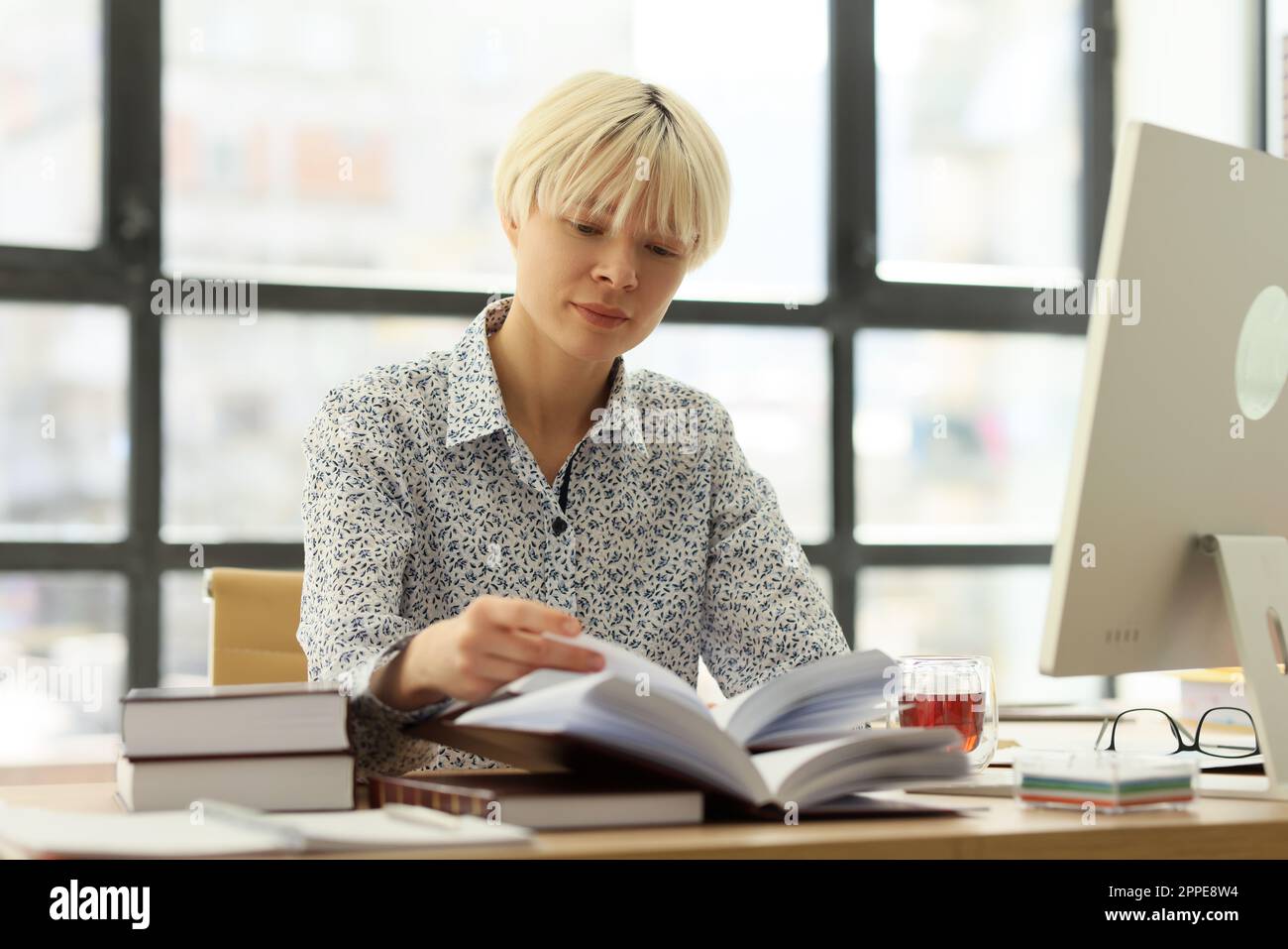 Diary planner turns pages hi-res stock photography and images - Alamy