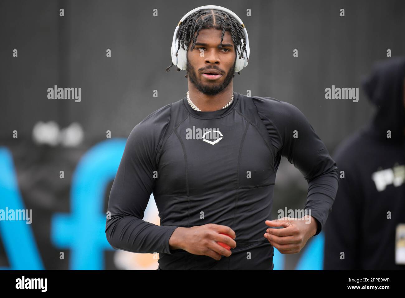 Colorado quarterback Shedeur Sanders (2) warms up before the team's ...