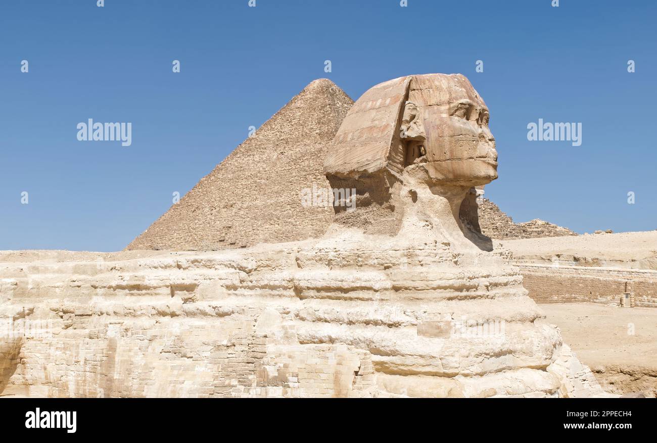 The Great Sphinx and the pyramid of Khafre (Chephren) in Giza plateau ...