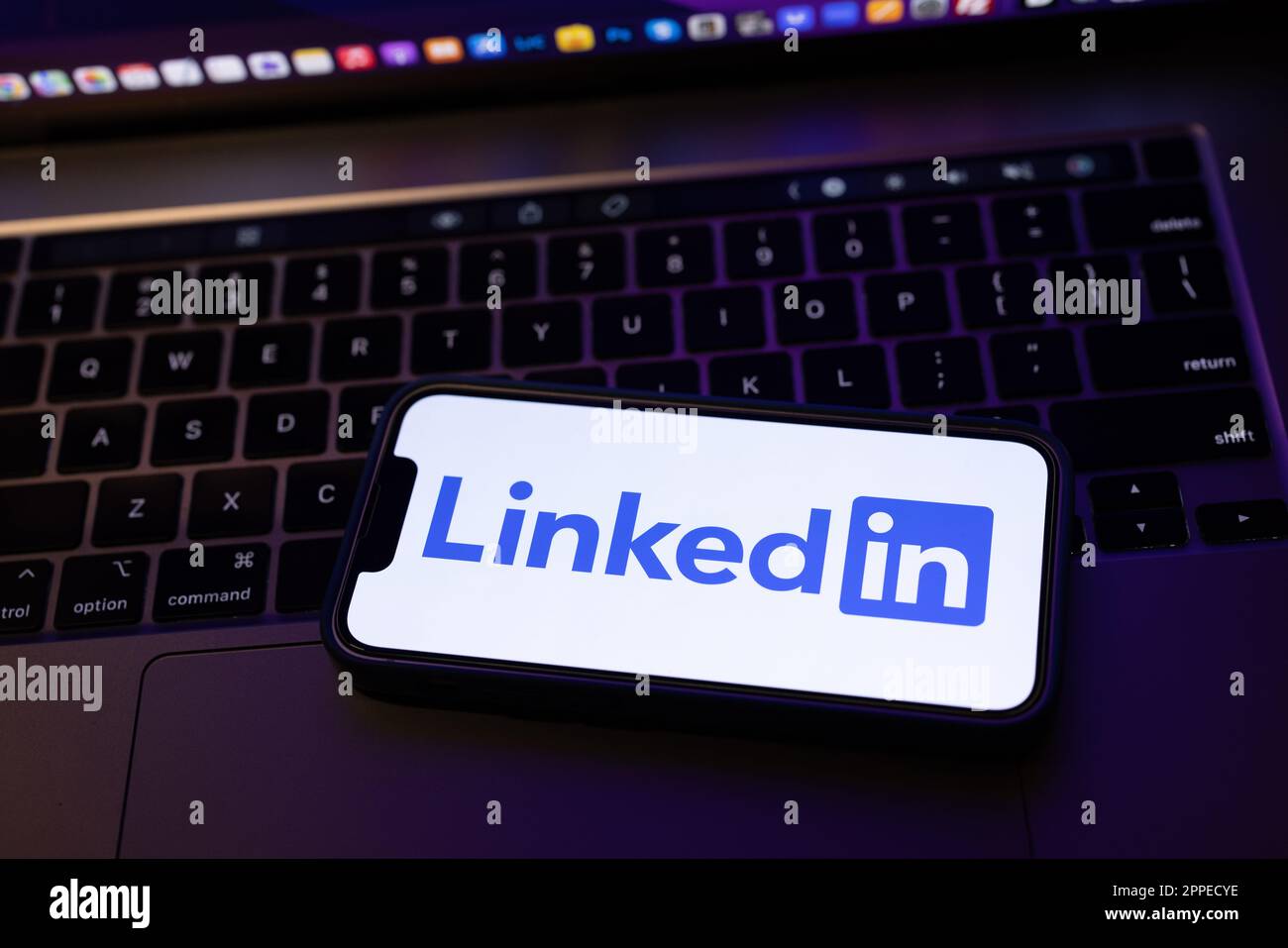 Finding logo hi-res stock photography and images - Alamy