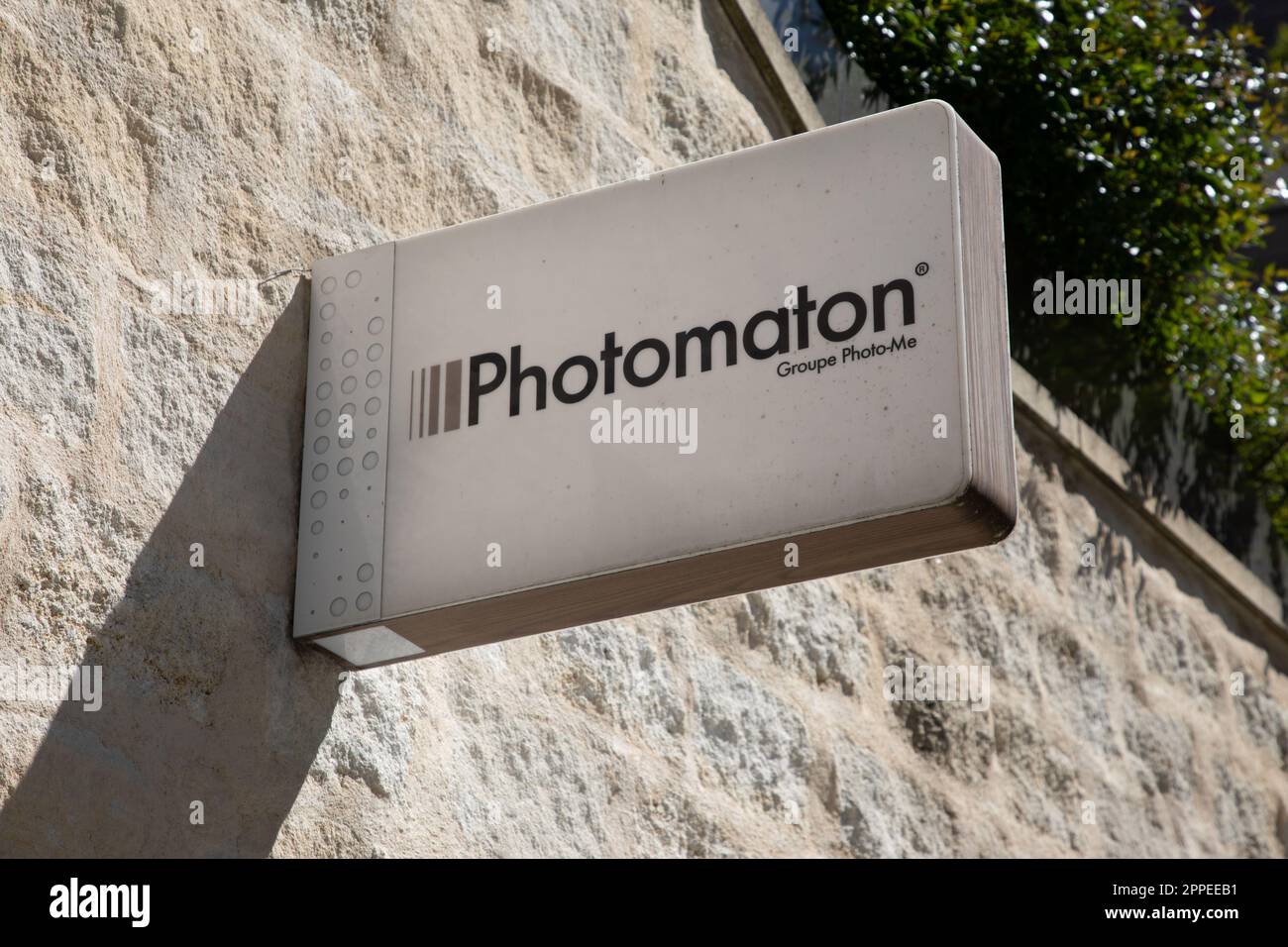 Bordeaux , Aquitaine France - 04 17 2023 : photomaton logo sign and ...