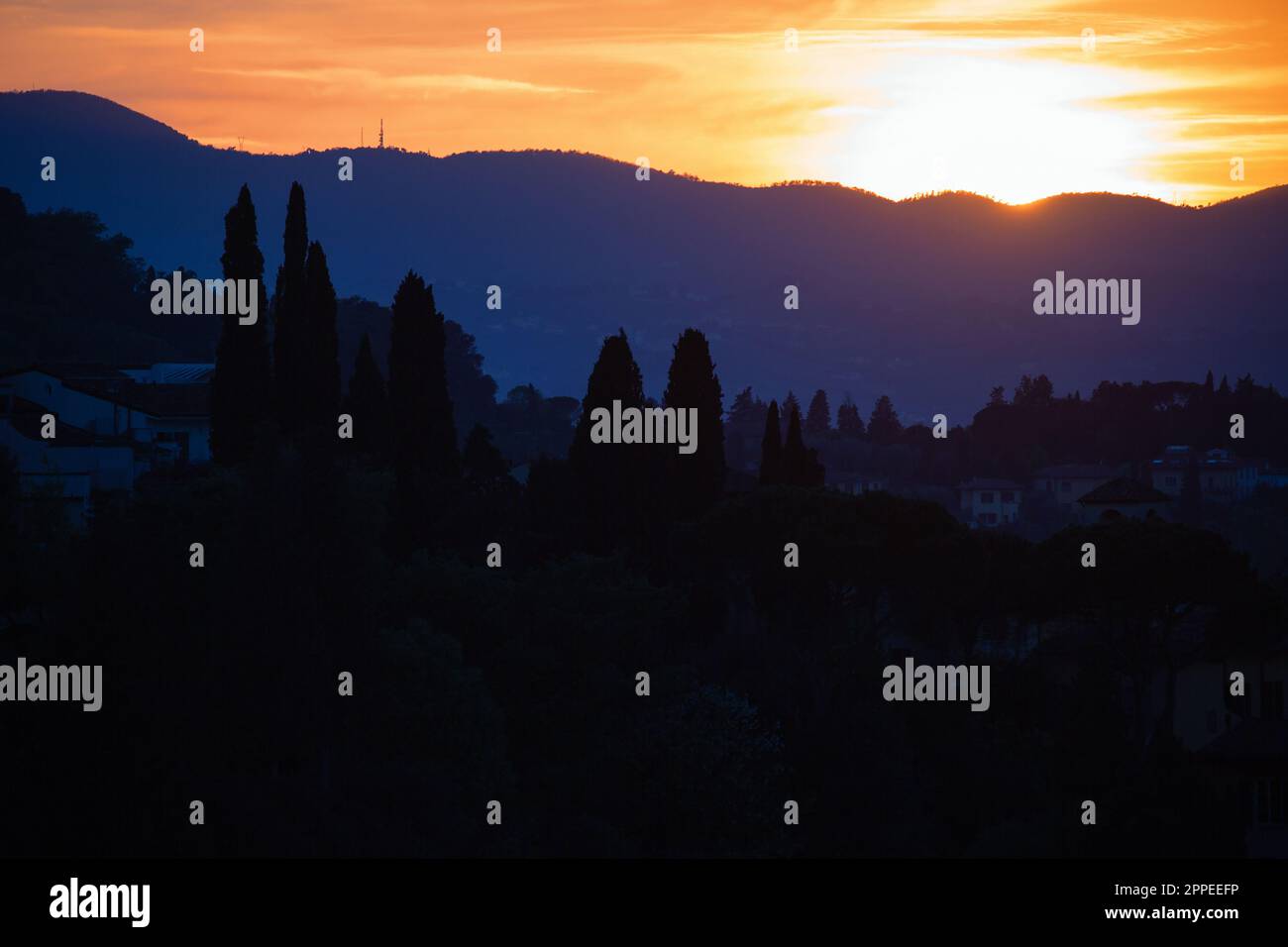 Golden sun in the tuscany hi-res stock photography and images - Alamy