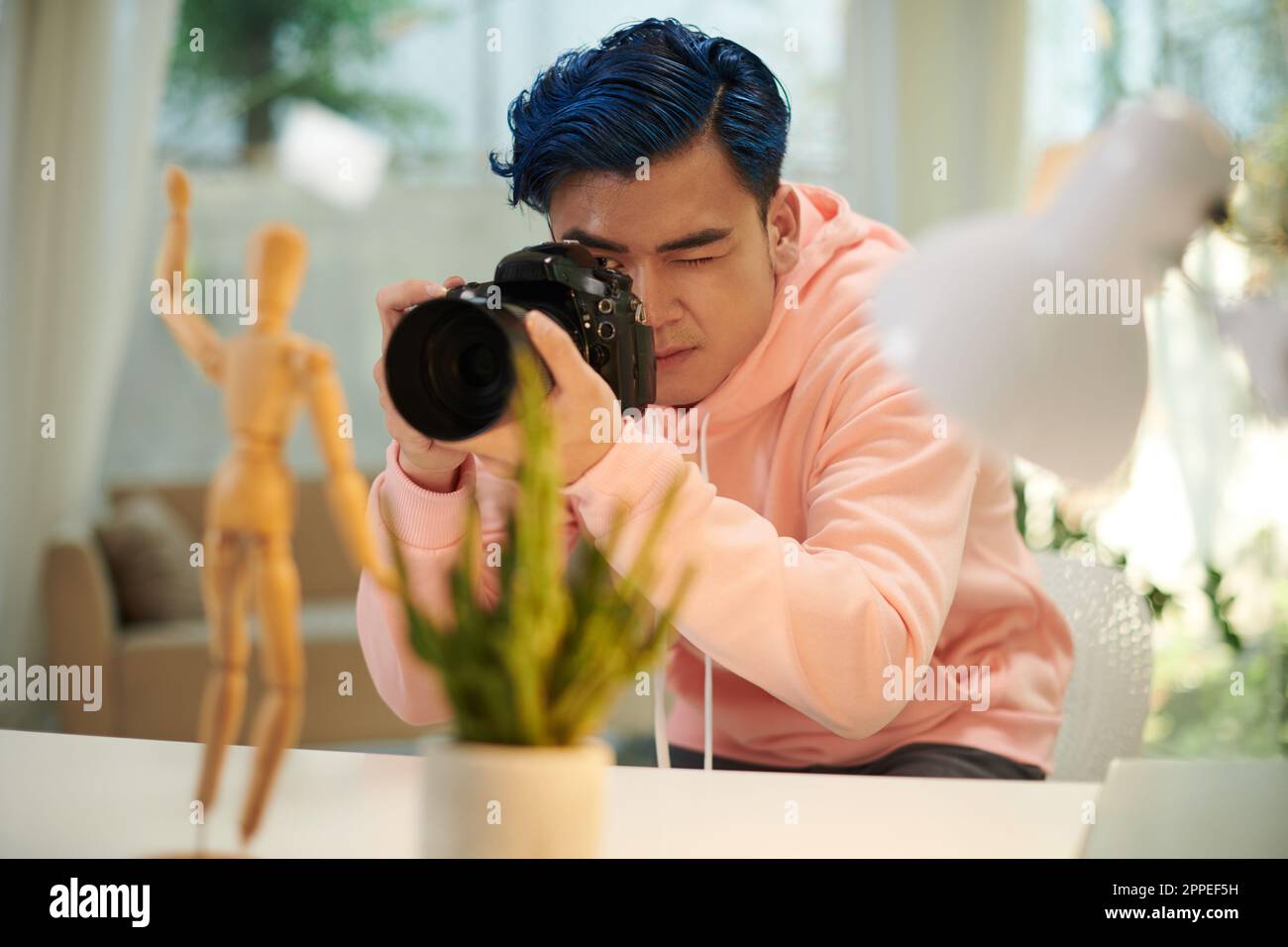 Print photographer taking photos hi-res stock photography and images ...