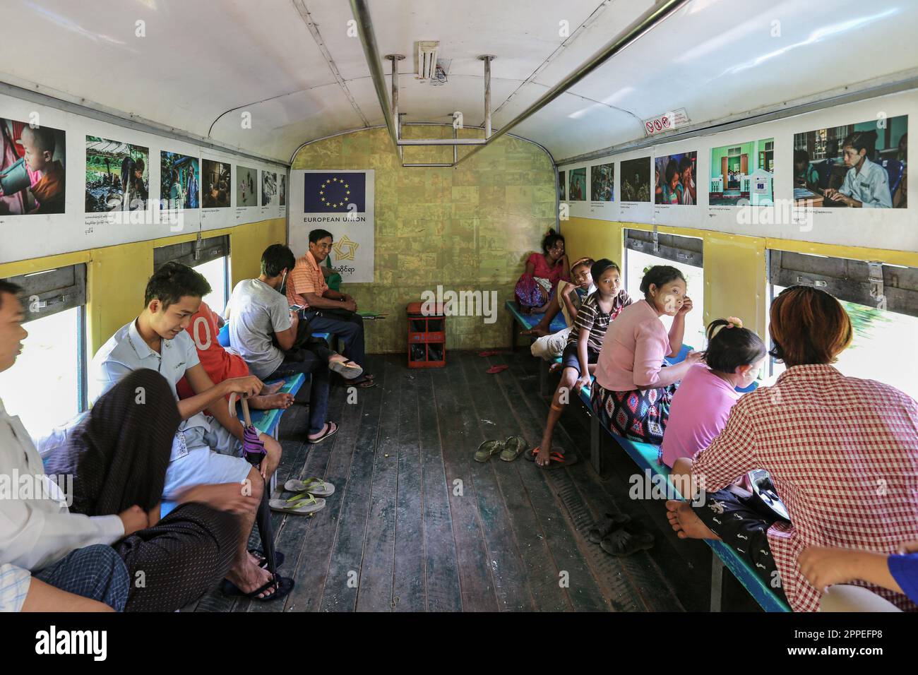 Yangon Circular Railway, Train station & passengers Stock Photo - Alamy