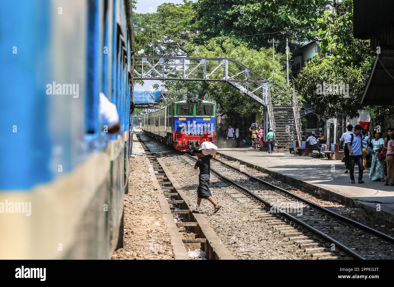 Yangon Circular Railway, Train station & passengers Stock Photo - Alamy