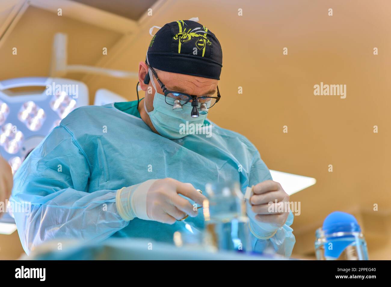 Abdominoplasty plastic surgery team surgeon hi-res stock photography ...