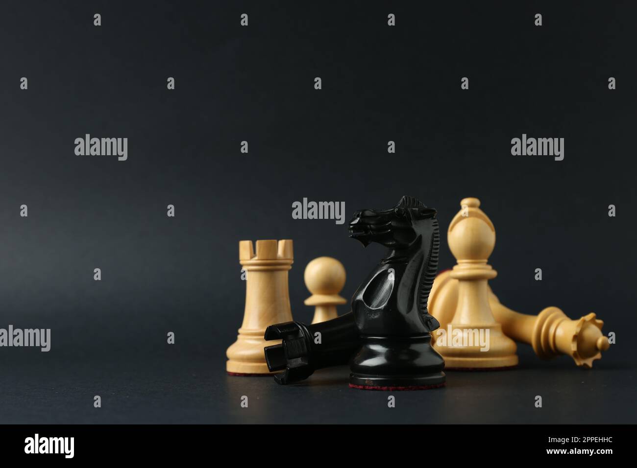 Dark wood chess pieces hi-res stock photography and images - Alamy