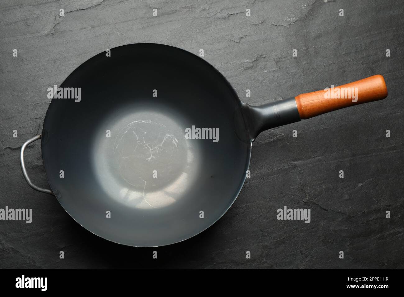 Empty iron wok on black slate table, top view. Chinese cookware Stock ...