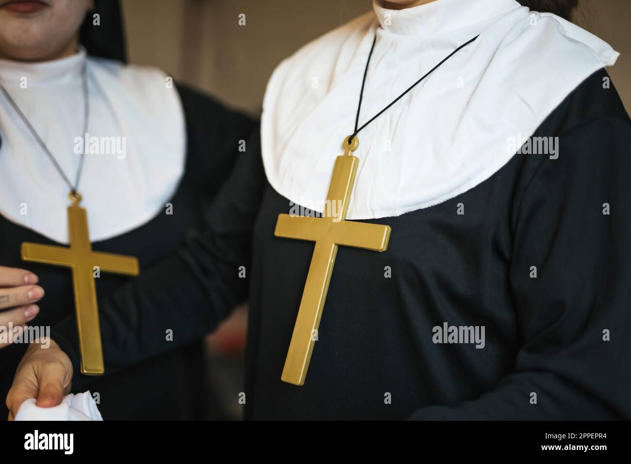 Nun costume hi-res stock photography and images - Alamy