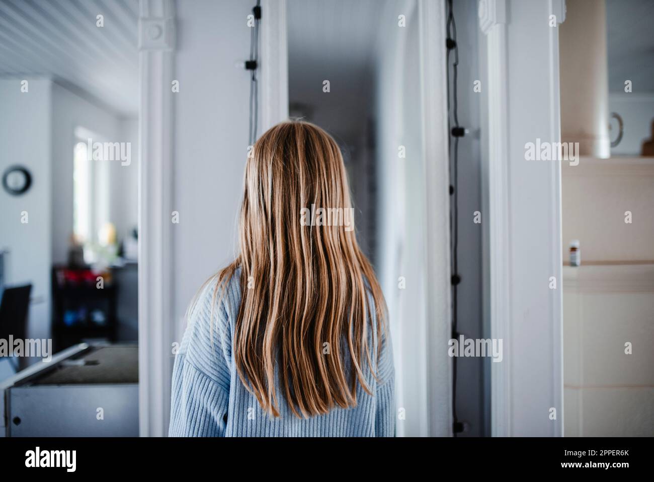 Kid standing rear view hi-res stock photography and images - Alamy