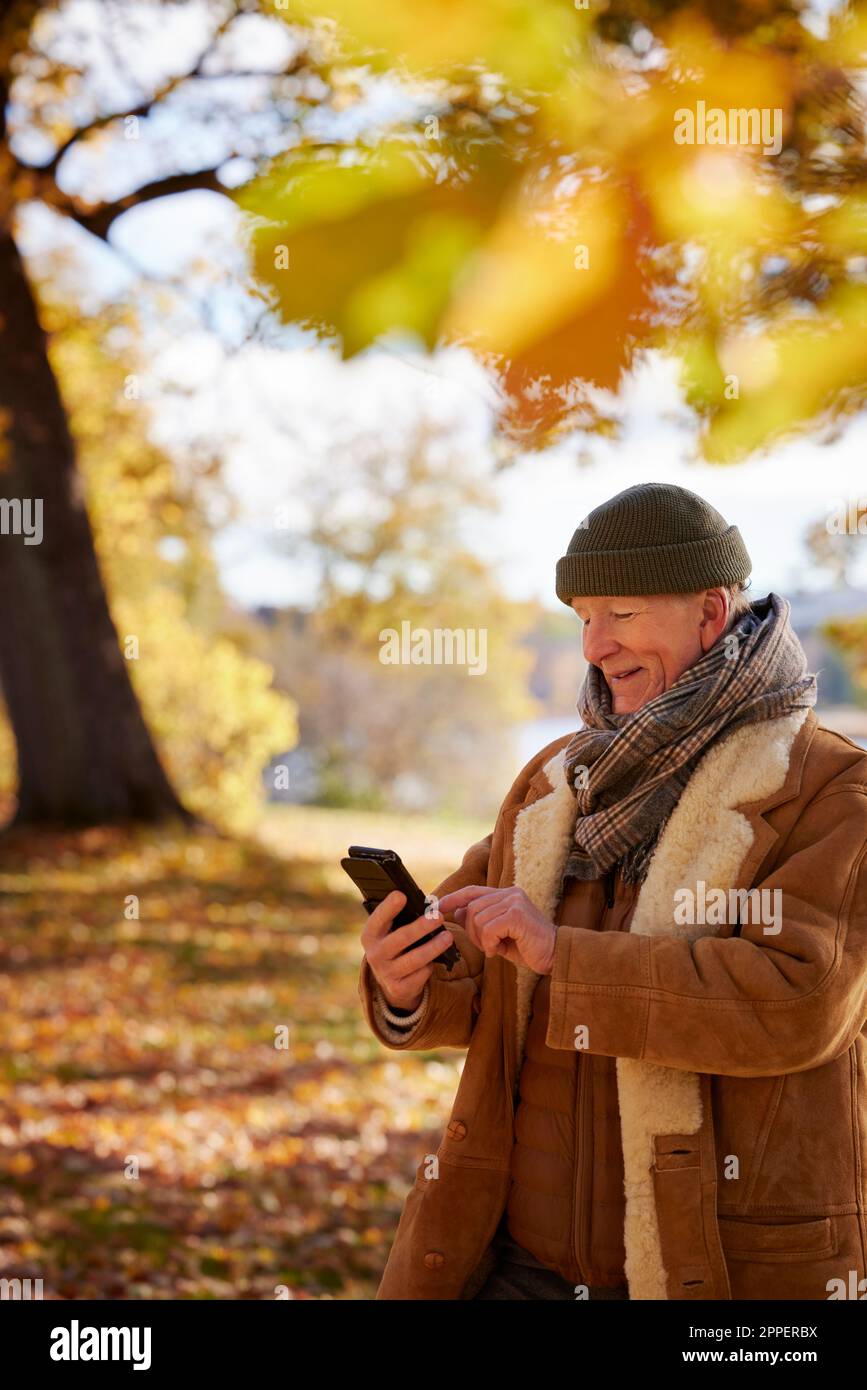 Old cell phone models hi-res stock photography and images - Alamy