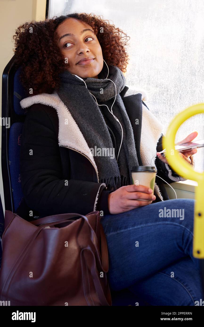 Listening music headphones traffic hi-res stock photography and images - Alamy