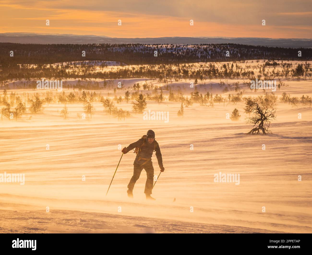 Silhouette skier sunset hi-res stock photography and images - Alamy