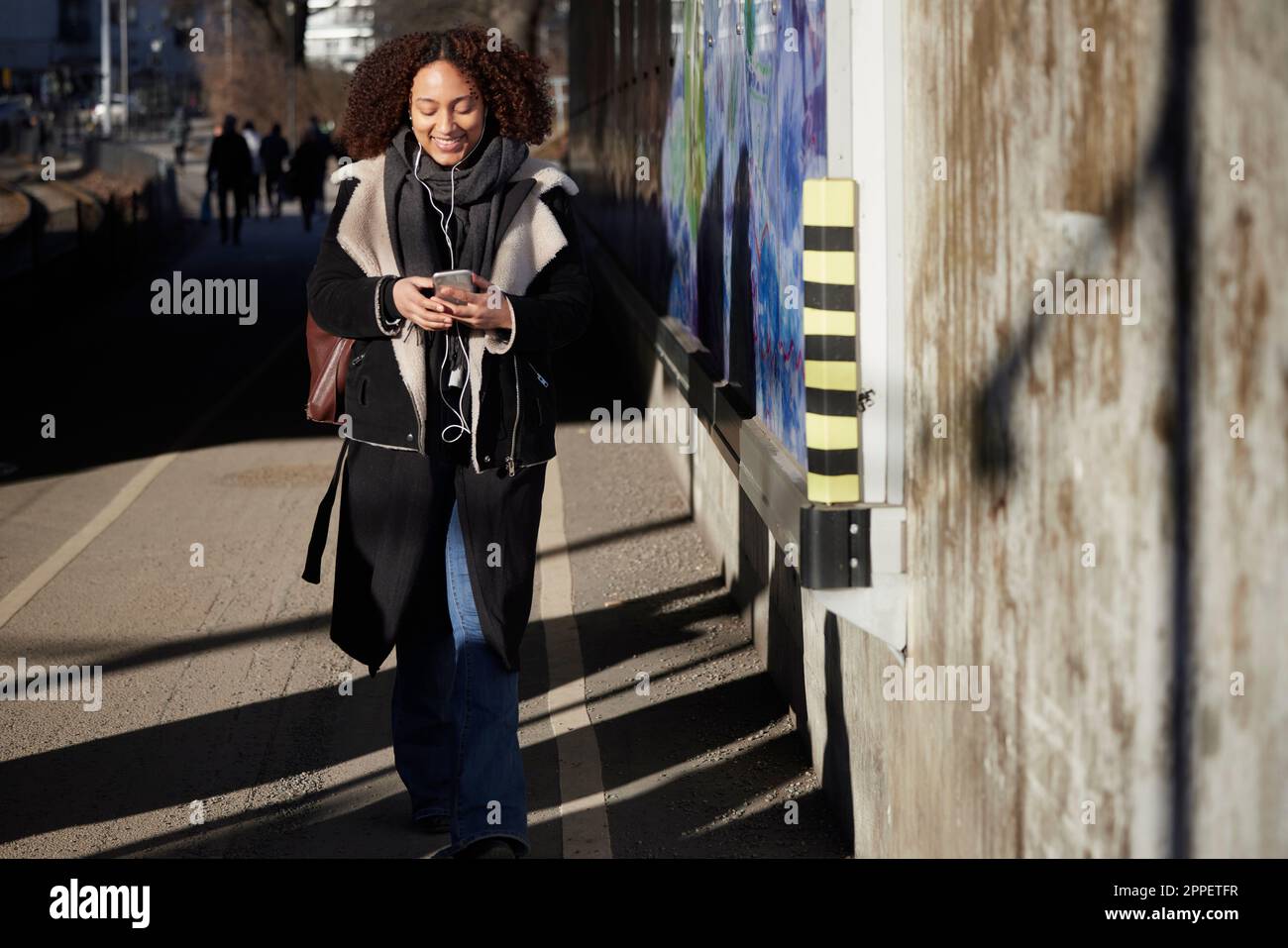 Mature student using phone hi-res stock photography and images - Alamy