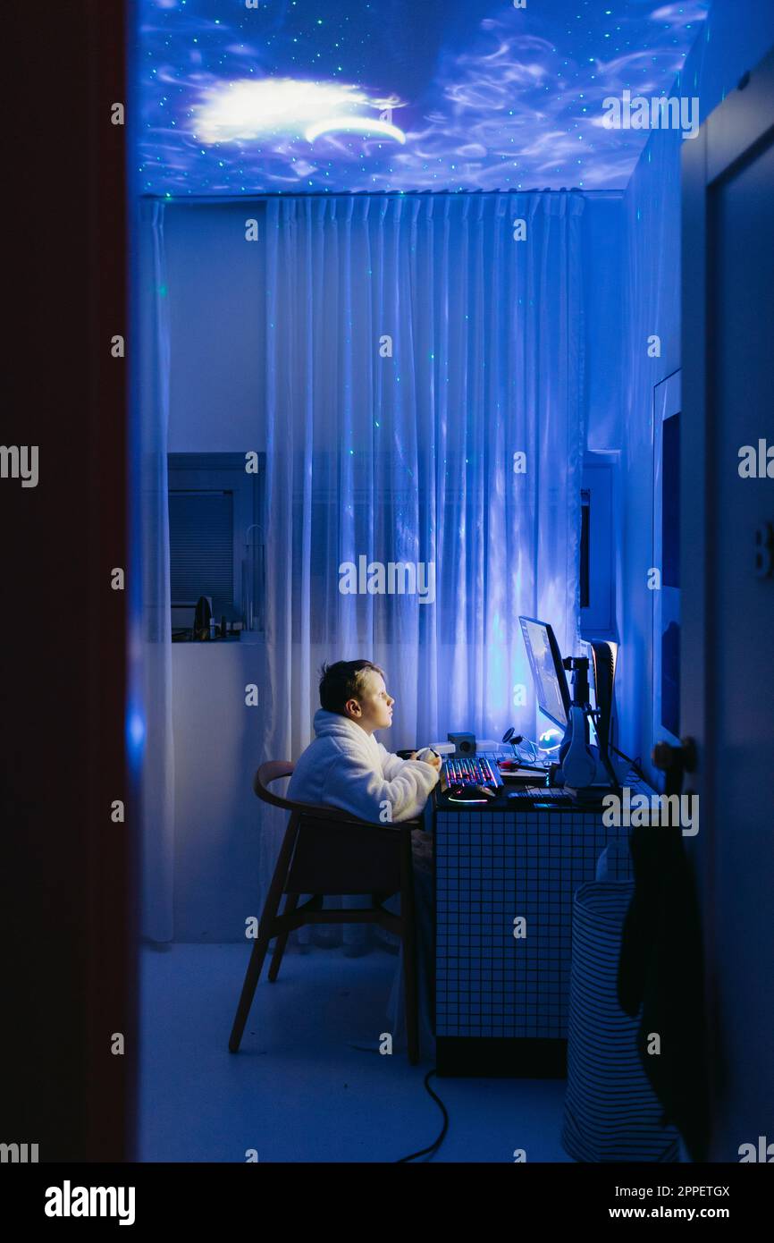 Human computer connected hi-res stock photography and images - Alamy