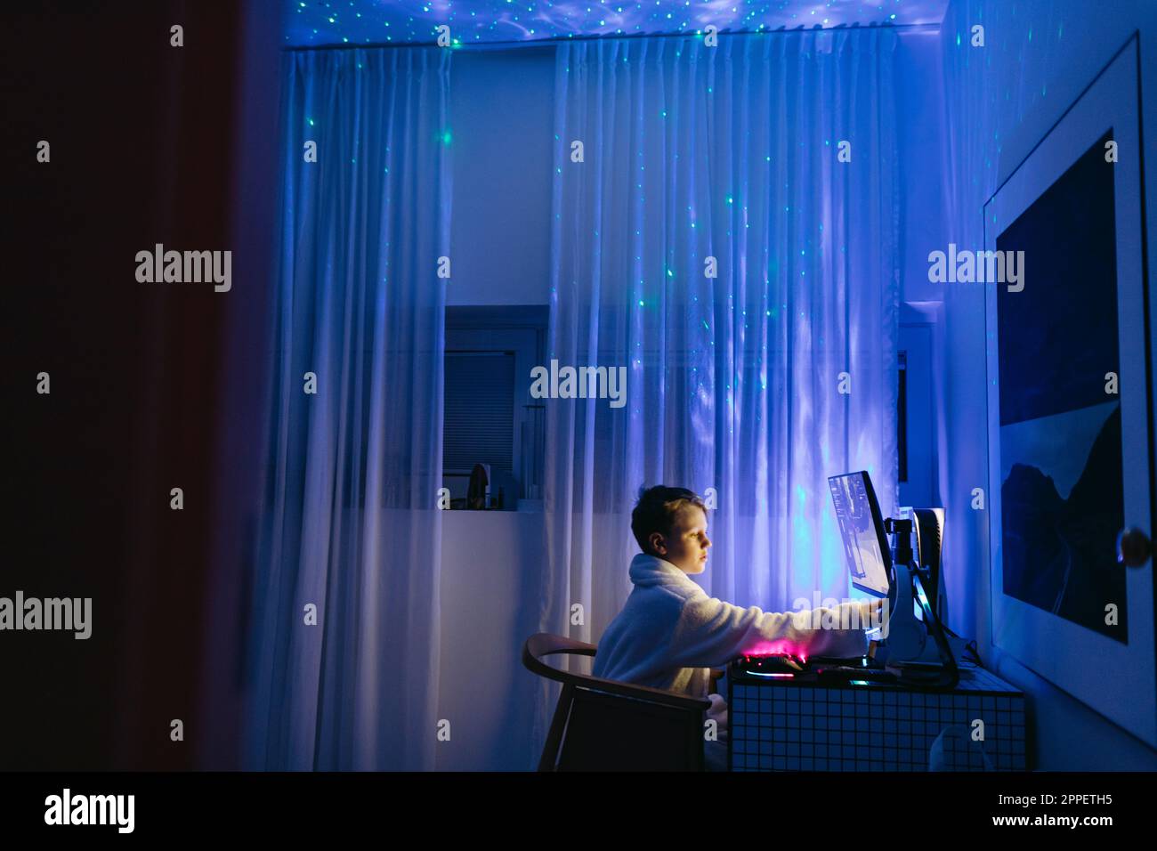 Computer game play side hi-res stock photography and images - Alamy