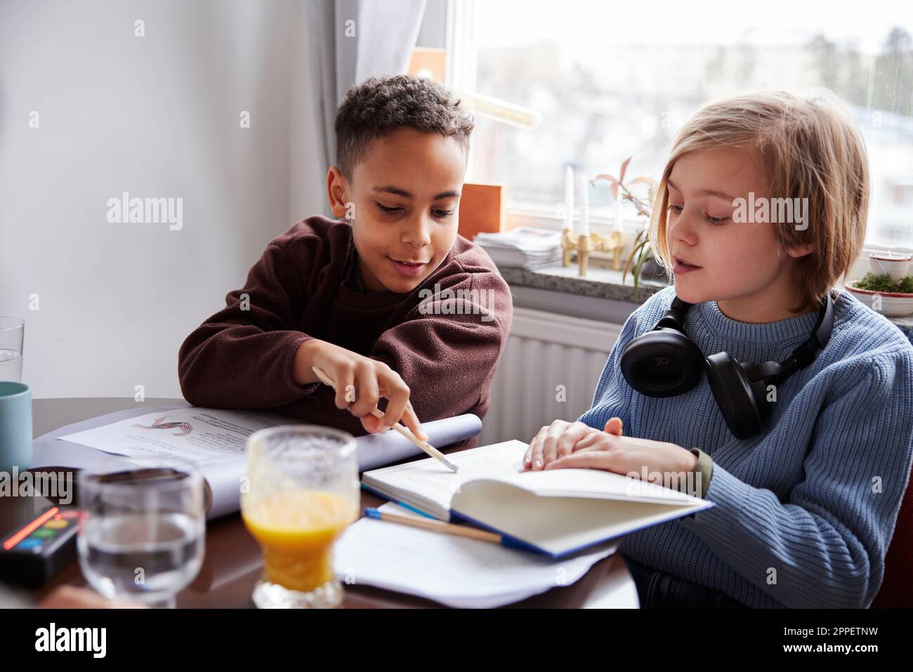 Brothers homework hi-res stock photography and images - Alamy