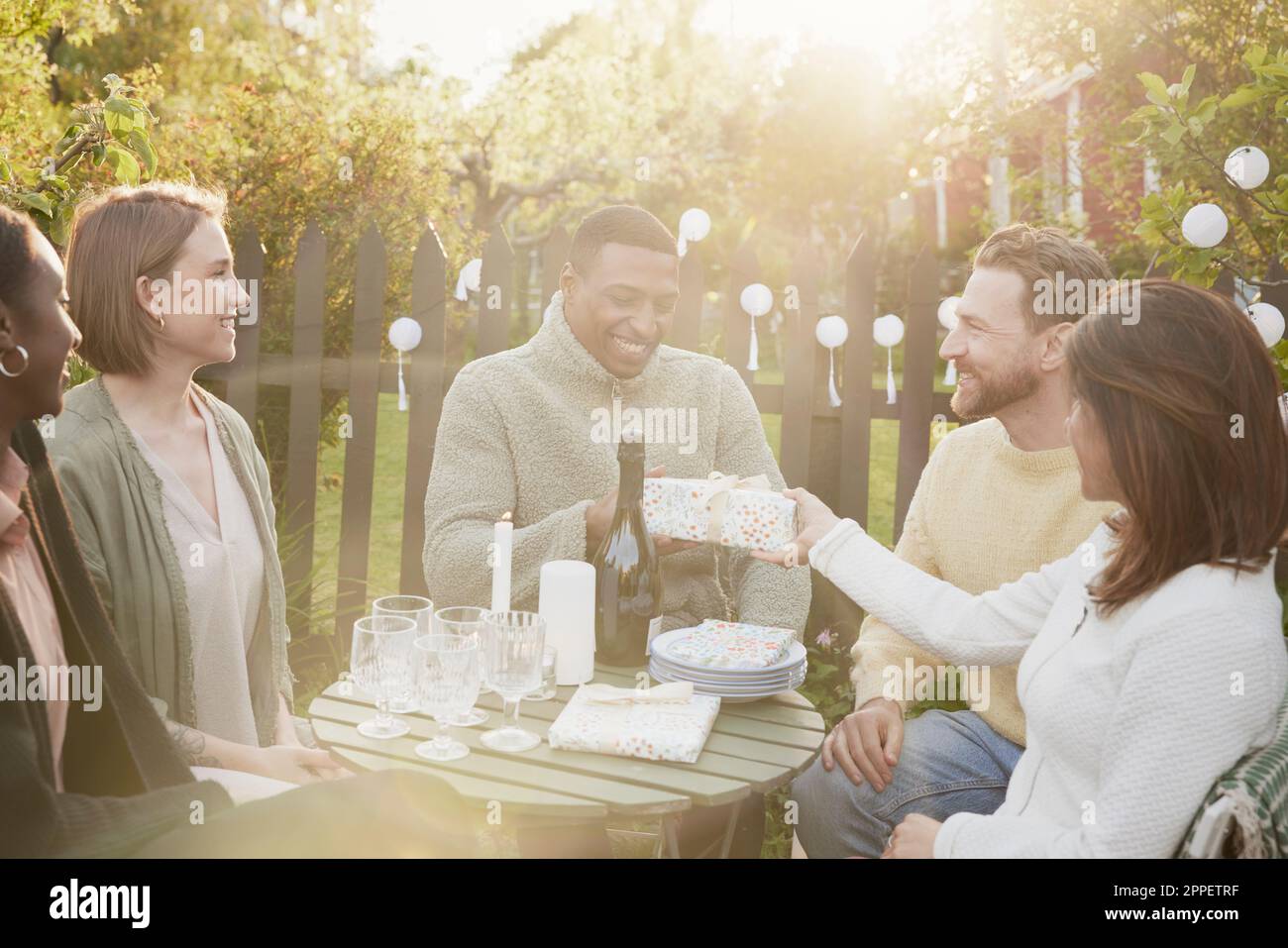 Group solidarity garden hi-res stock photography and images - Alamy