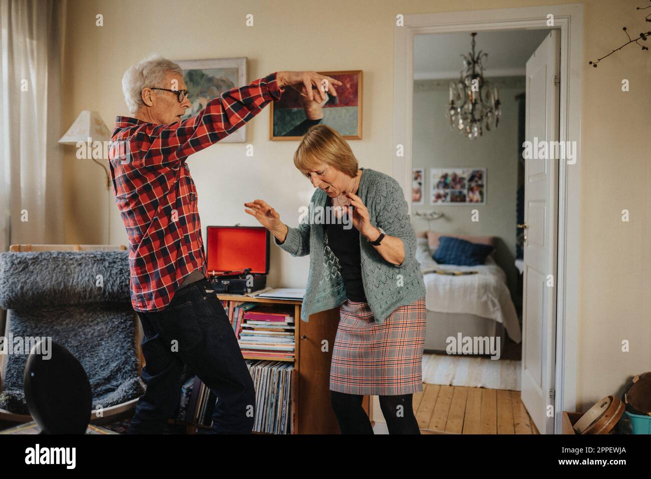 Dancing humans hi-res stock photography and images - Alamy