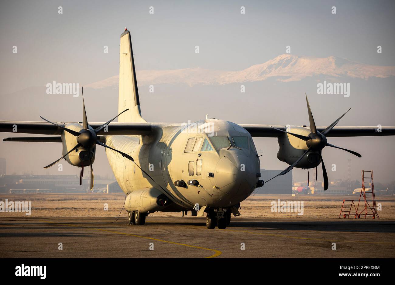 Spartan military transport aircraft hi-res stock photography and images ...