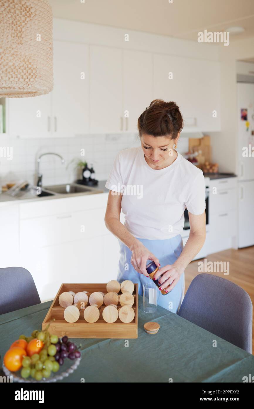 Kitchen scene decoration hi-res stock photography and images - Alamy
