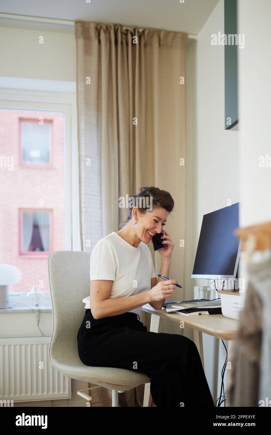 Organisation desk hi-res stock photography and images - Alamy
