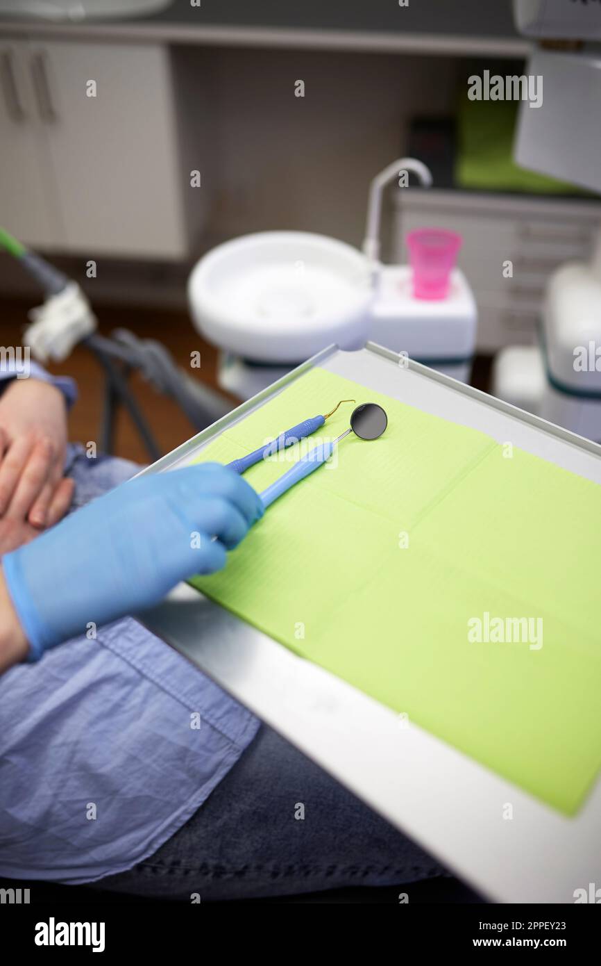 Dentist's hand reaching for tool Stock Photo - Alamy