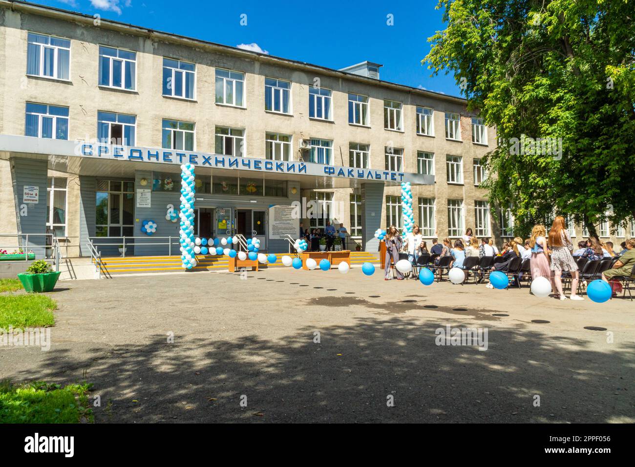Presentation of the diplomas hi-res stock photography and images - Alamy
