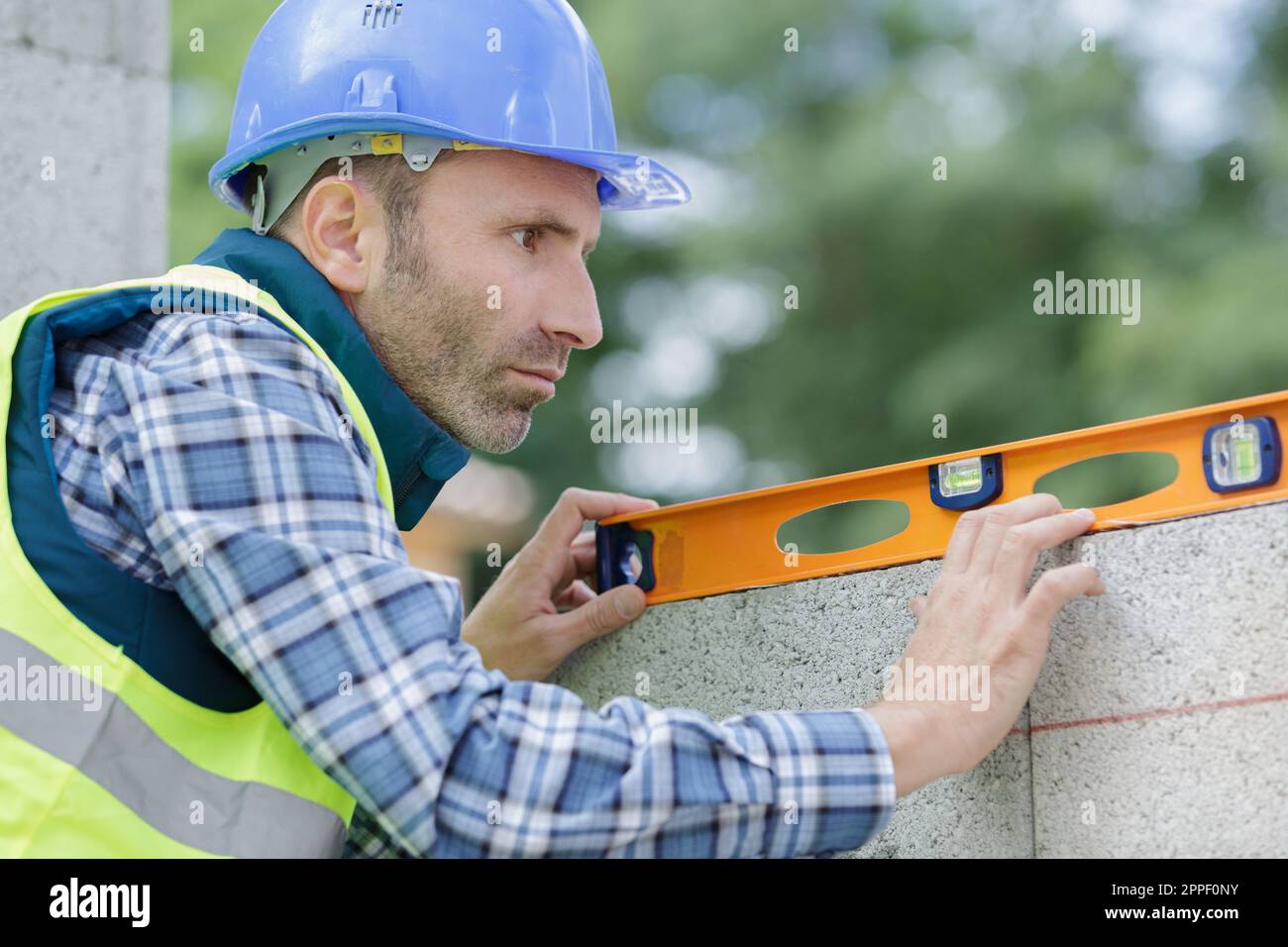 Cement form boards hi-res stock photography and images - Alamy