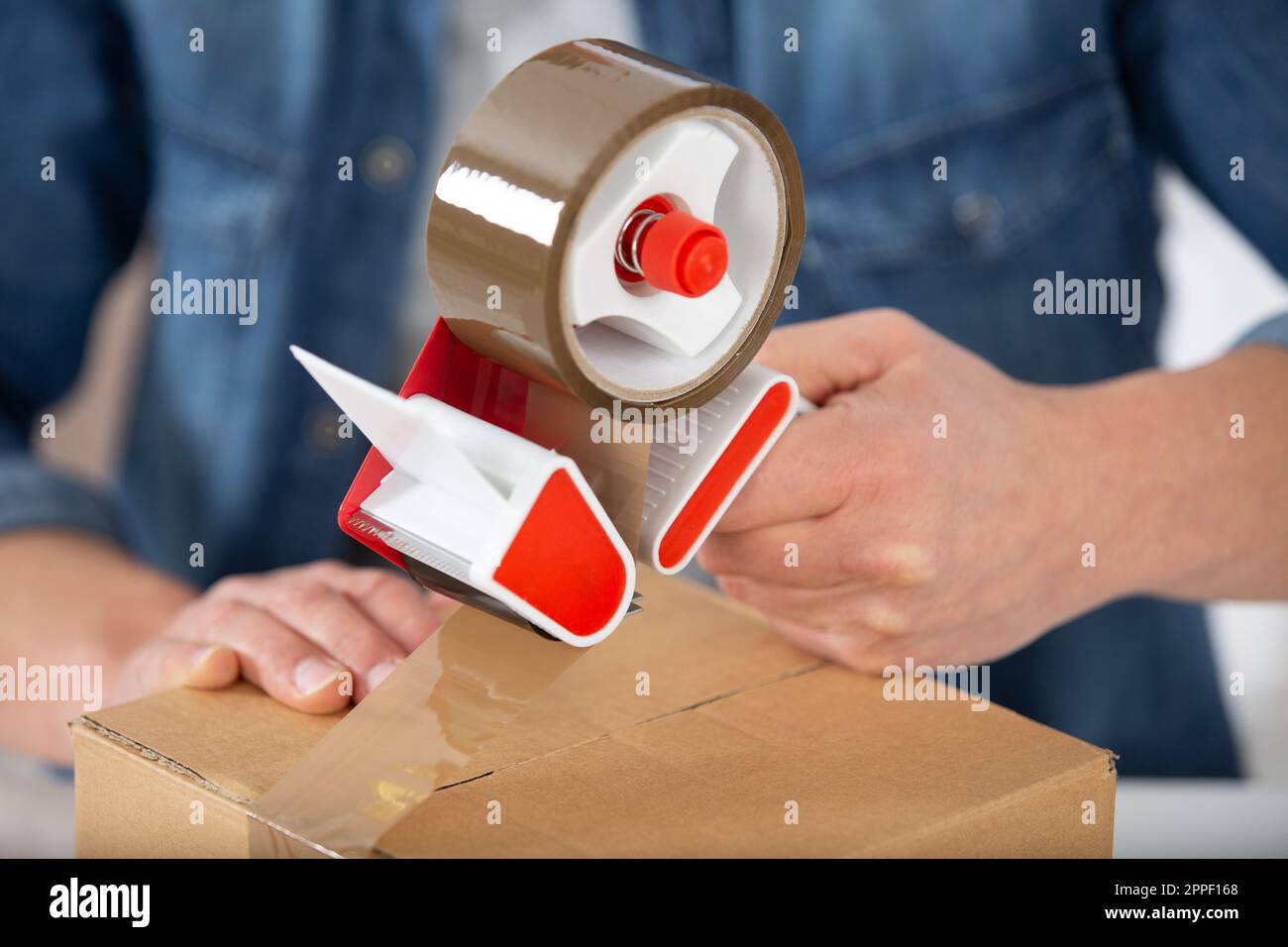 Taping a gift hi-res stock photography and images - Alamy