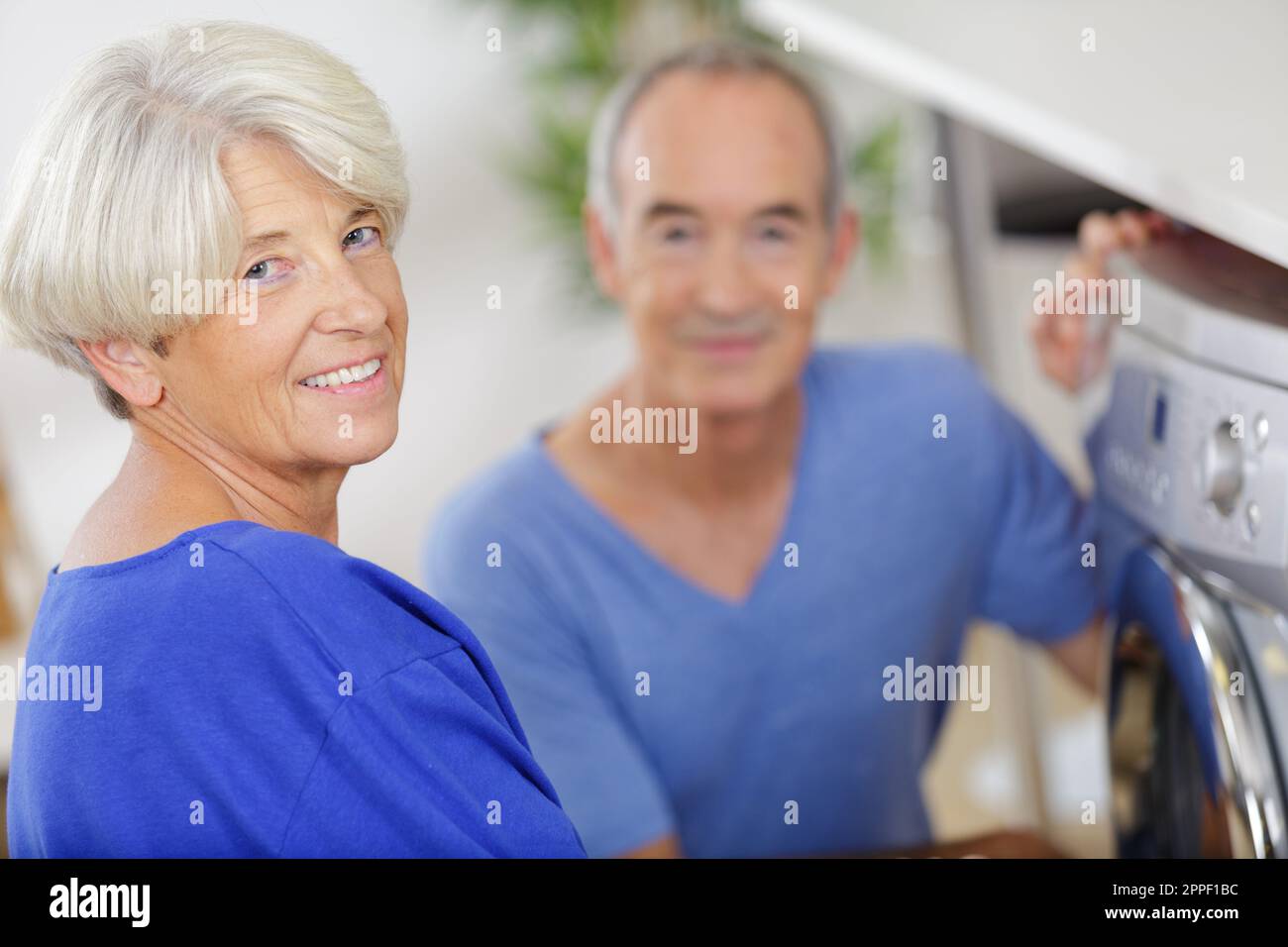 Old style washing machine hi-res stock photography and images - Alamy