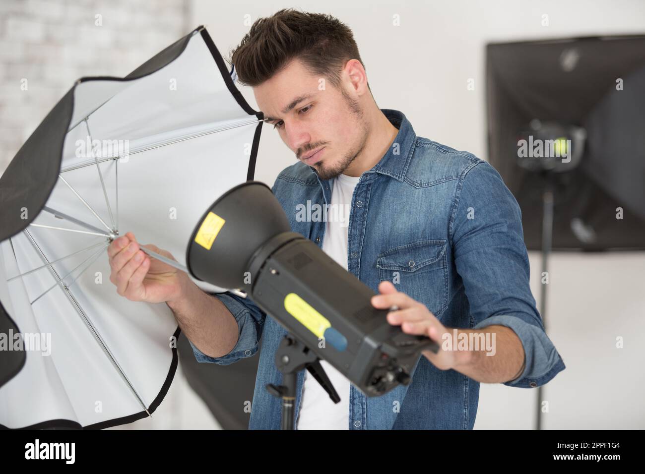 assistant setting up lights in photography studio Stock Photo - Alamy